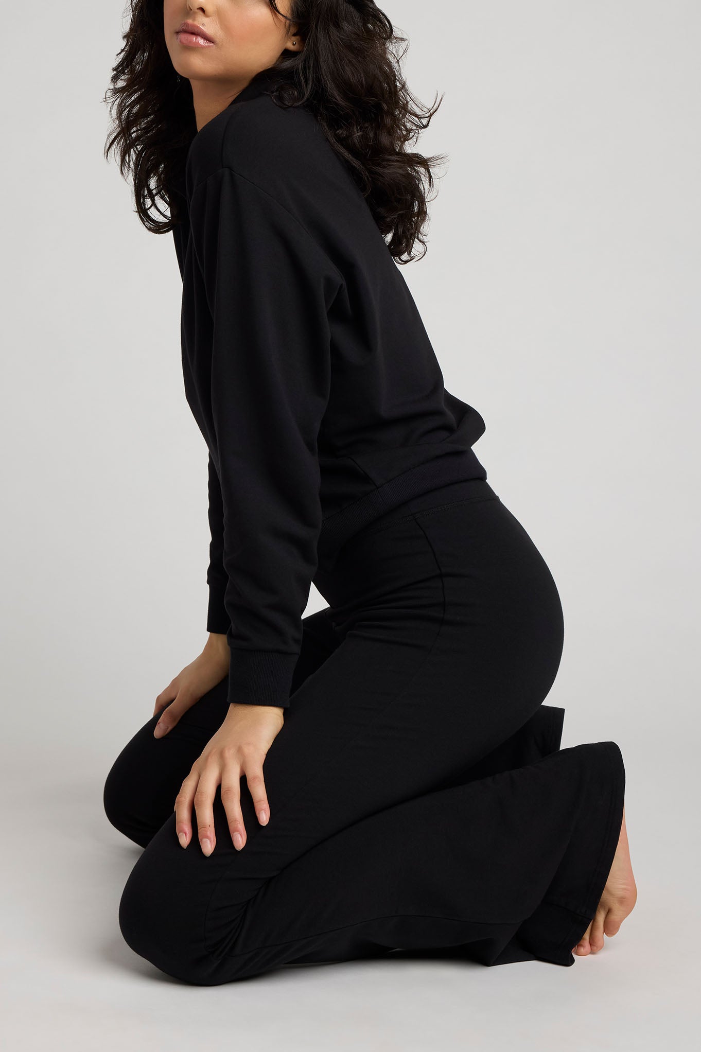 Club Pullover in Black – Negative